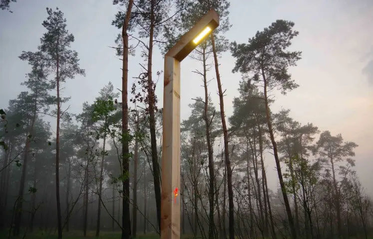 Strato contemporary timber lamppost (93007) | Images