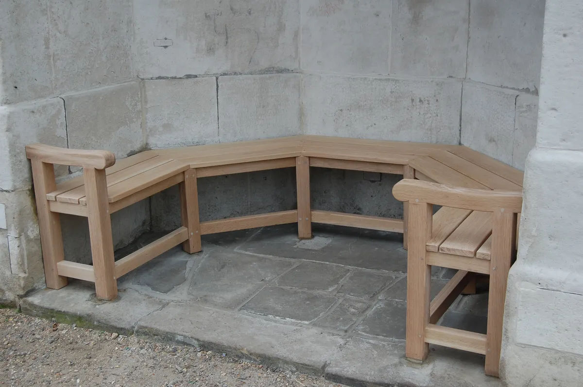 Bespoke curved timber seats and benches | Images
