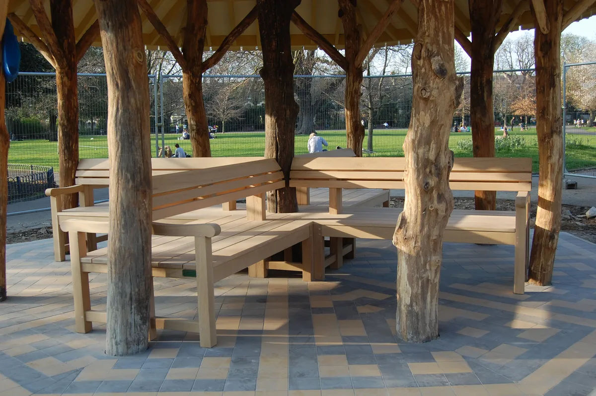 Bespoke curved timber seats and benches | Images