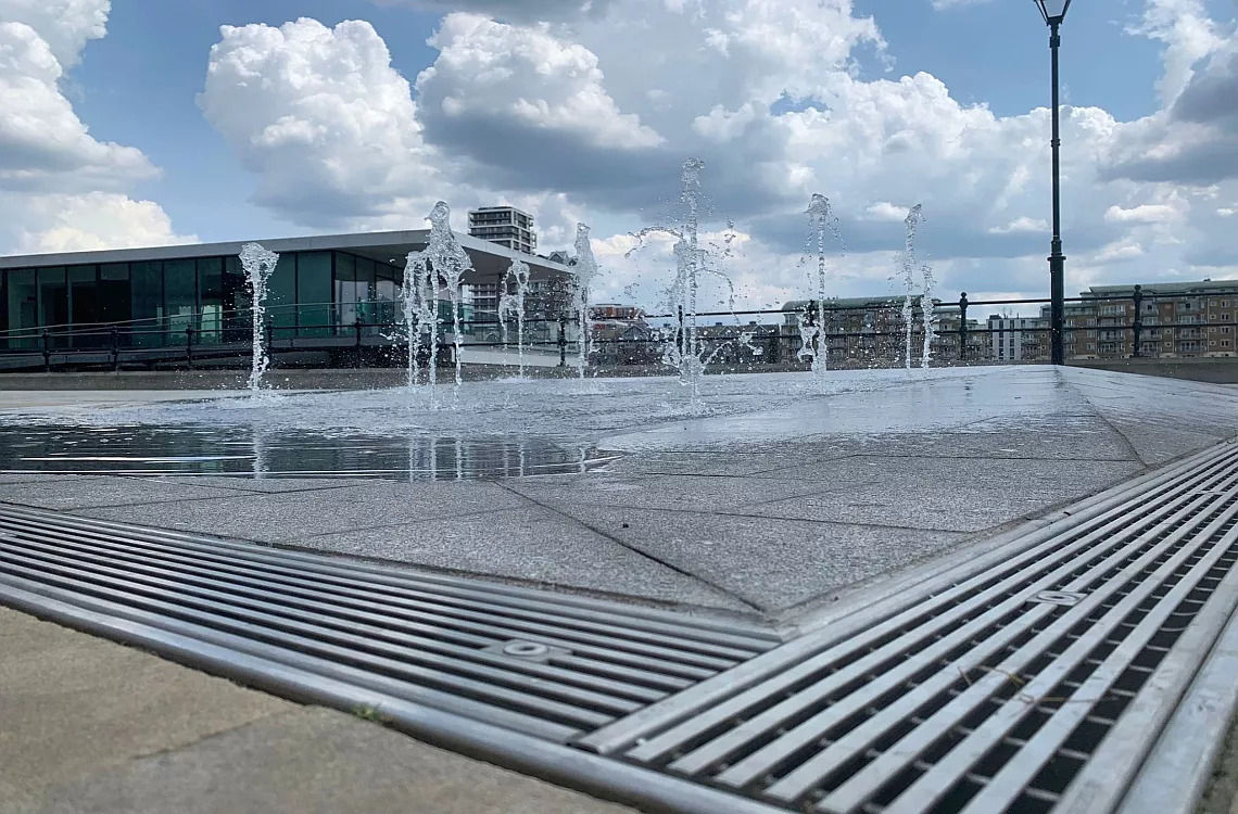 9-jet plaza water feature for urban environment - Fulham | Images