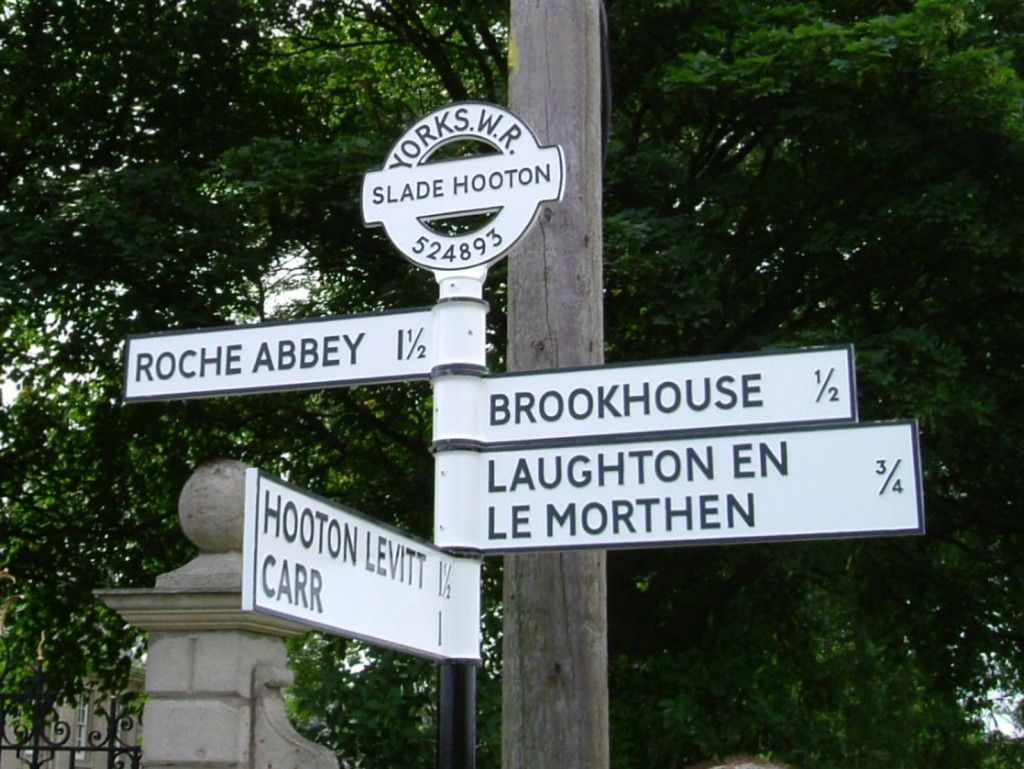 Fingerpost signs for roads and highways | Images
