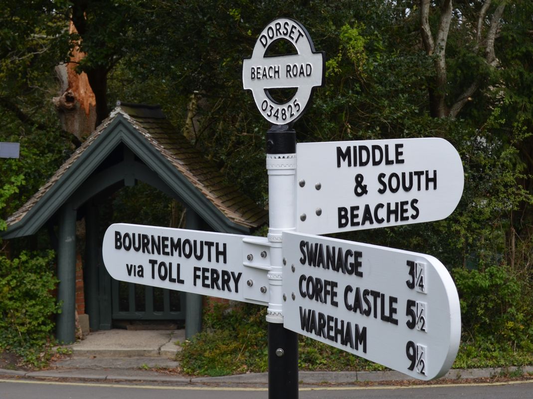 Fingerpost signs for roads and highways | Images