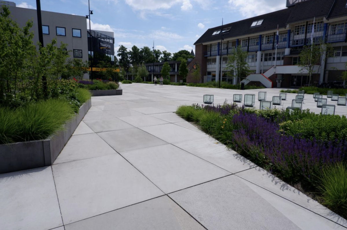 Large-format concrete paving slabs help transform public square | Images