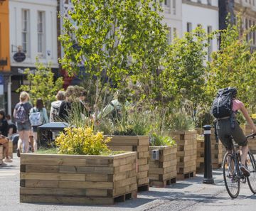 Large outdoor planters | EXTERNAL WORKS