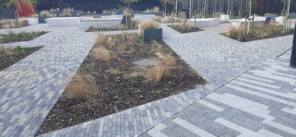 Images for Kinley's 200mm high Fort edging for Buchanan Wharf