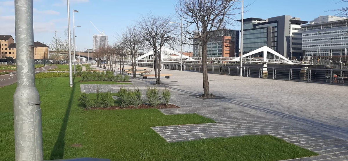 Images for Kinley's 200mm high Fort edging for Buchanan Wharf