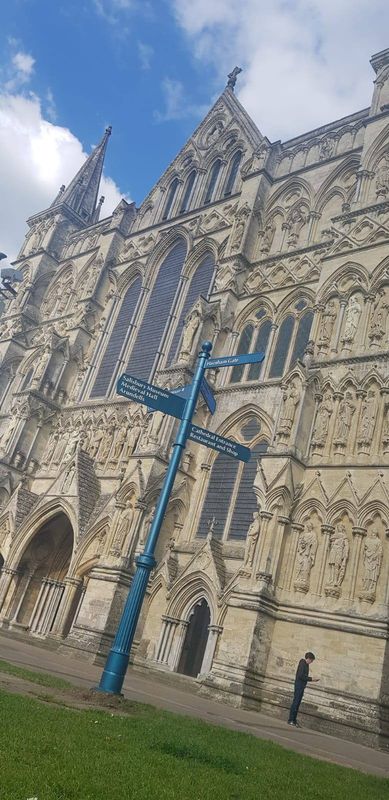 Traditional fingerpost wayfinding signs | Images