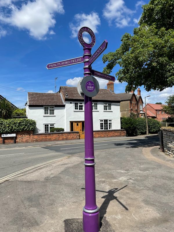 Traditional fingerpost wayfinding signs | Images