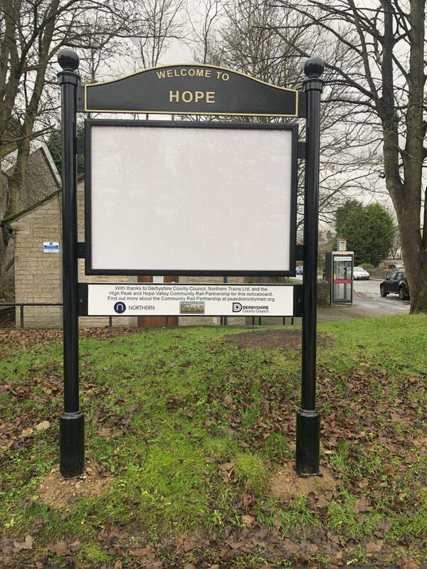 Customisable external poster cases | Images