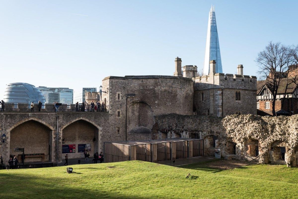 Wire mesh raven enclosure and balustrade infill - Tower of London | Images