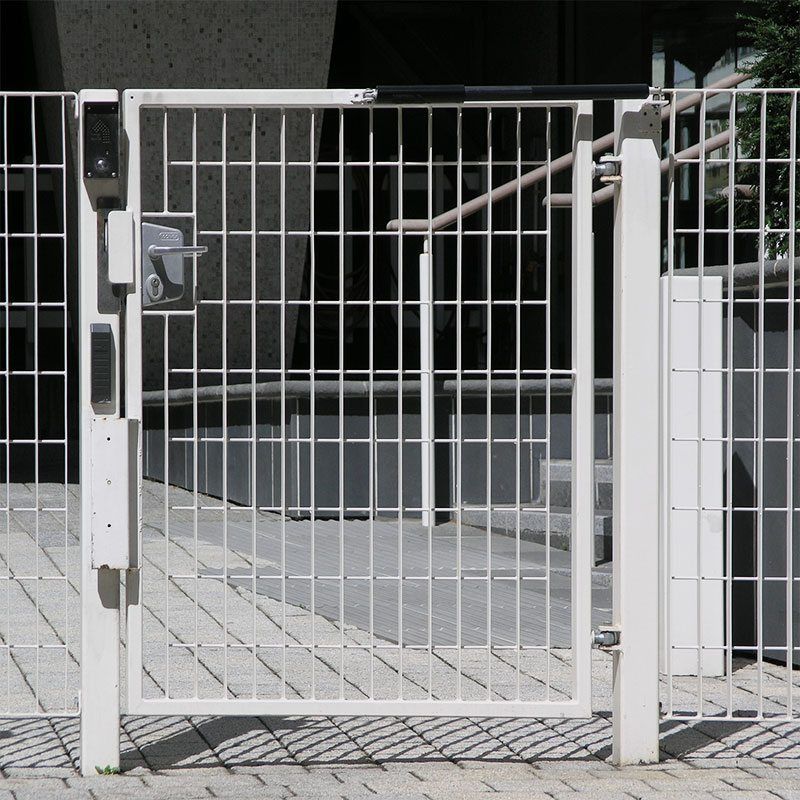 Roma-3 perimeter fencing and gates, Maersk House, London | Images