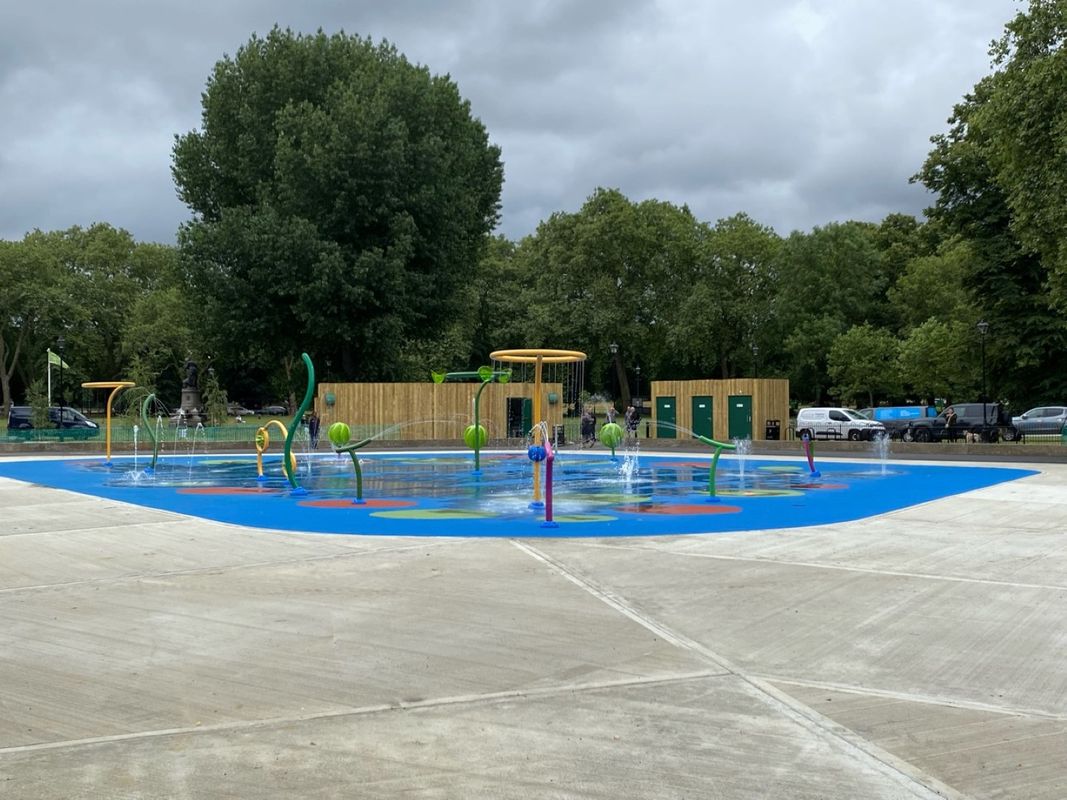Award-winning water play area created for Clapham Common | Images