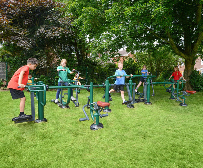 Children's Motiv8 outdoor gym multi-unit | Broxap