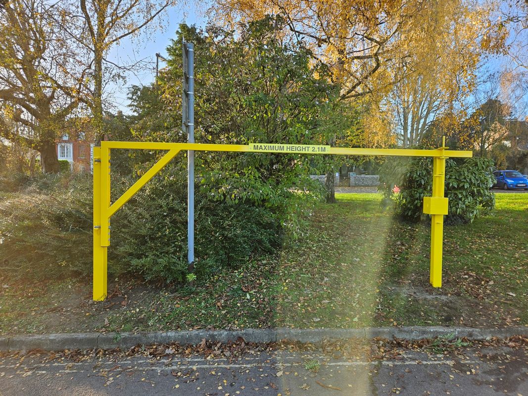 Height restriction barrier - 1.9-2.4m single-leaf opening arm | Images