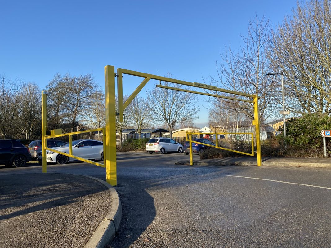 Images for Single-leaf opening height restriction barrier with lower gate