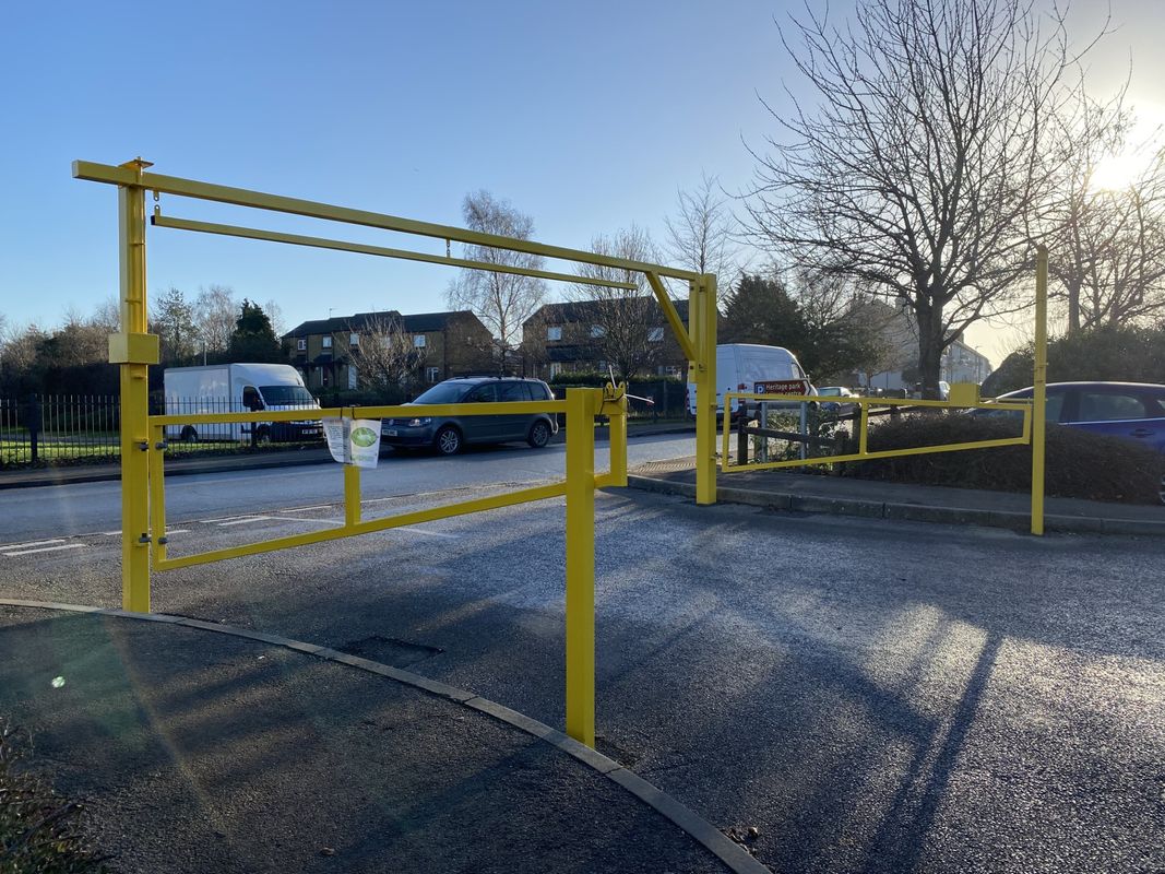 Images for Single-leaf opening height restriction barrier with lower gate