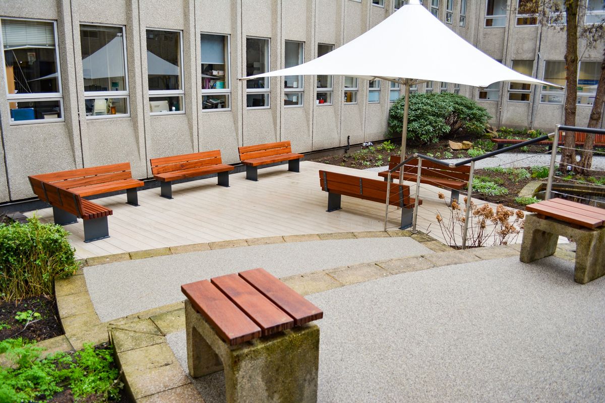 Bespoke outdoor courtyard furniture - University of Manchester | Images