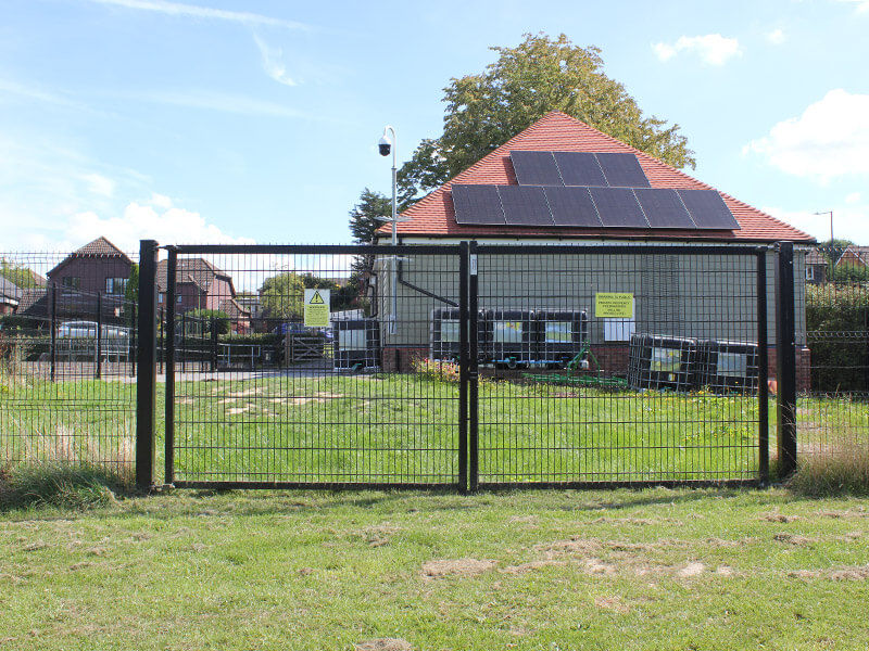 Vandal-proof fencing and gates for recreation grounds | Images