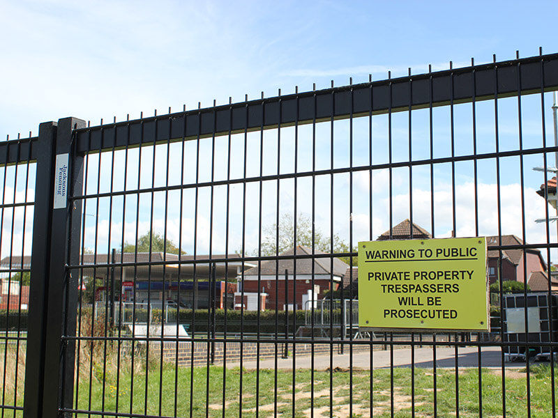 Vandal-proof fencing and gates for recreation grounds | Images
