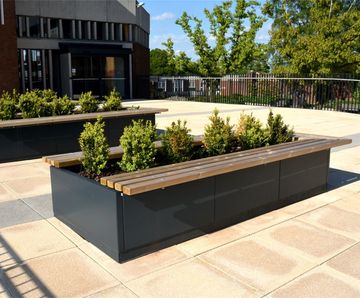Large outdoor planters | EXTERNAL WORKS