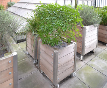 Large outdoor planters | EXTERNAL WORKS