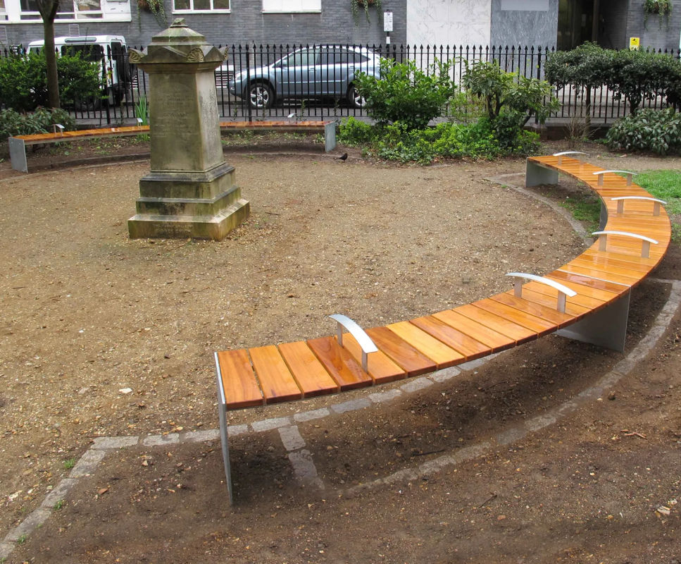 Bespoke curved benches at Mark Street Gardens | Images