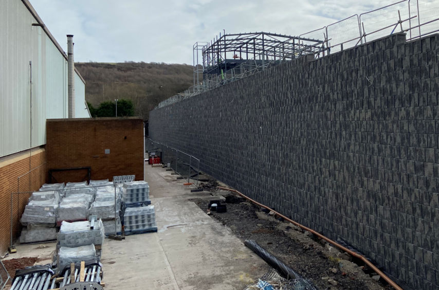 Retaining wall - Ainley Industrial Estate | Images