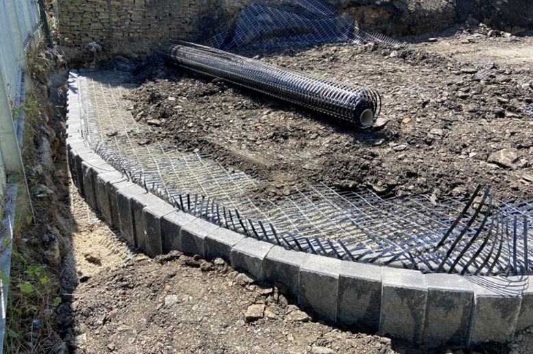 Retaining wall - Ainley Industrial Estate | Images