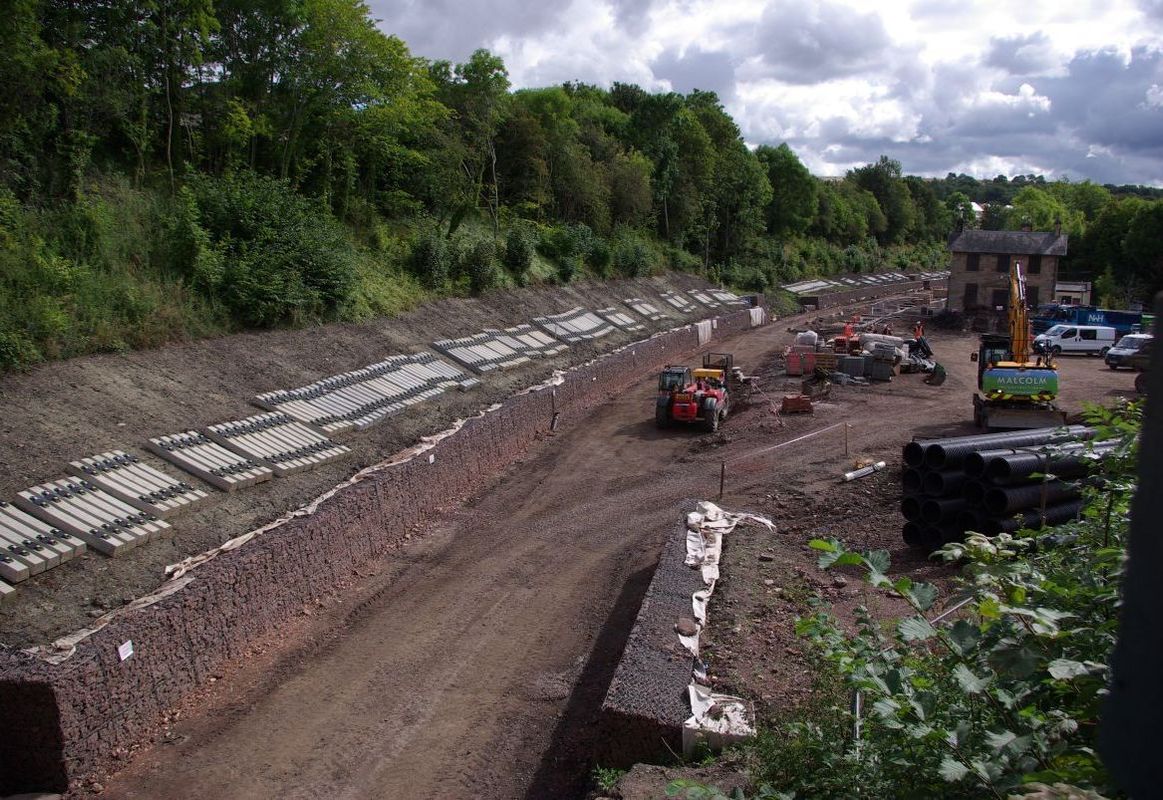 Mass gravity retaining wall - Borders Rail | Images