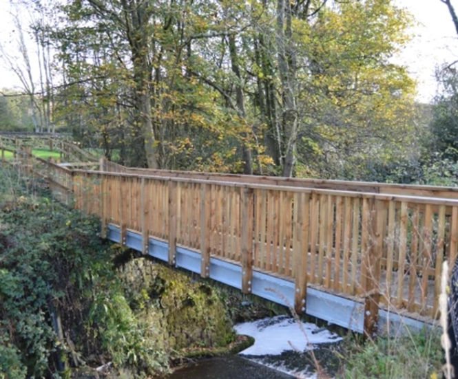 Redwood infill-panel Bison Bridge - timber and steel pedestrian kit ...
