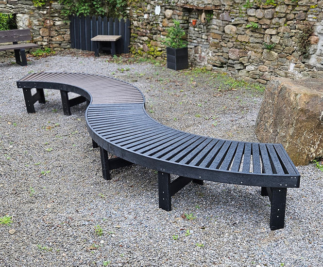 Wave recycled plastic curved bench | Second Life Products Wales