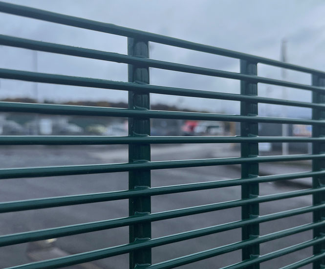 Lochrin UltraGUARD™ SL2 high-security fencing system | Lochrin Bain