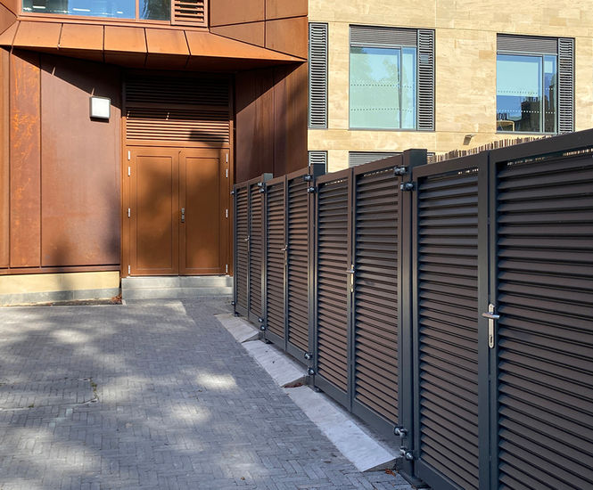 Italia-80 steel louvred grille fencing | Lang+Fulton