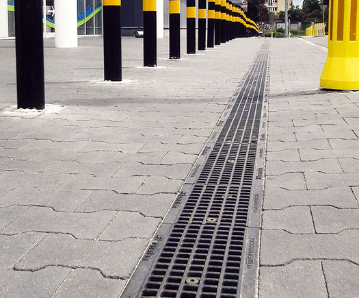 RECYFIX PLUS channel drainage - Protective edge rail design | Hauraton