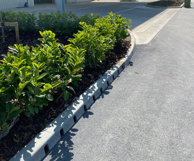 KERBFIX heavy-duty combined kerb and drainage - Recycled material ...