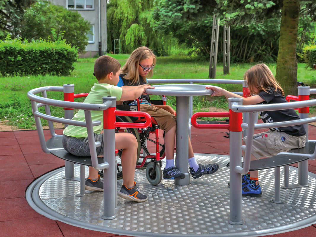 Inclusive wheelchair roundabout 2 (MT-RNDW2) | Images