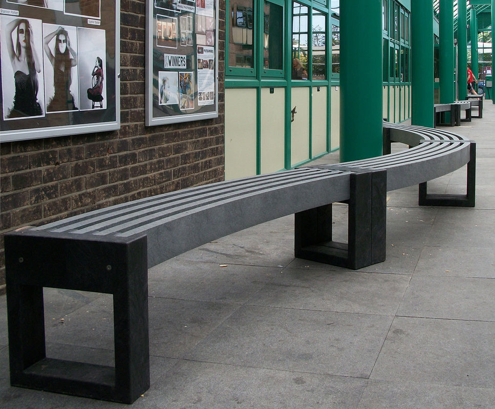Canvas 30° - recycled plastic curved outdoor bench | Images