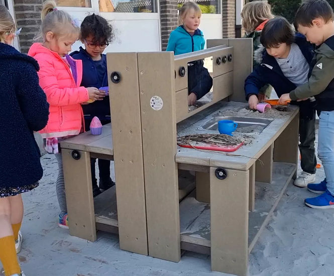 Kitchen 'Muddy' - outdoor recycled plastic play kitchen | GOplastic ...