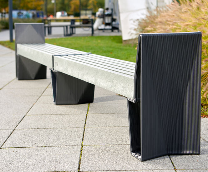 Prisma - recycled plastic bench with 3D printed legs | GOplastic - 100% ...