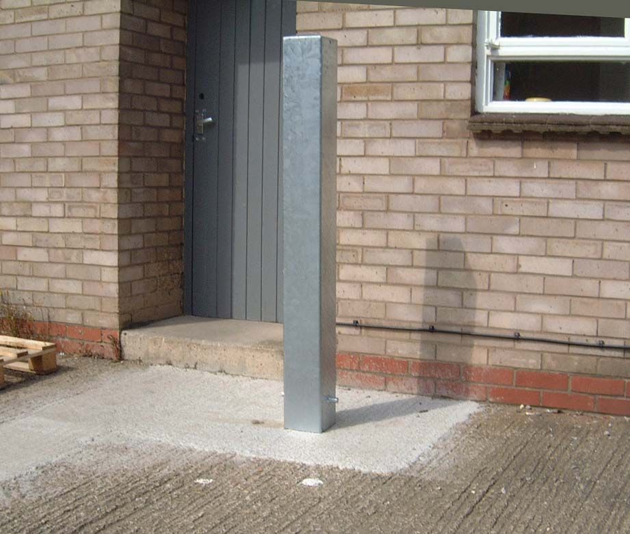 AUTOPA plain square galvanised steel bollards | Images