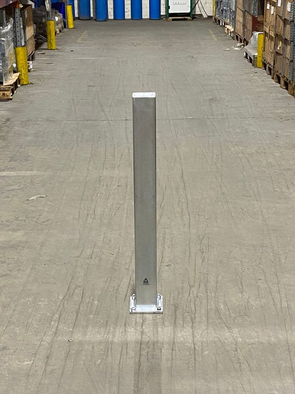 AUTOPA plain square galvanised steel bollards | Images