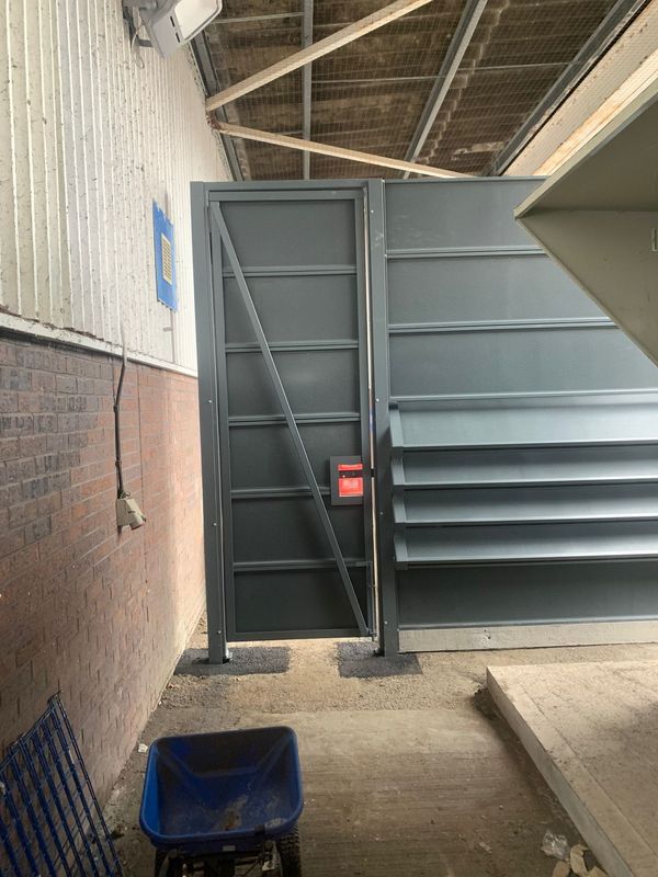 Acoustic barriers and louvres reduce AC noise for major retailer | Images