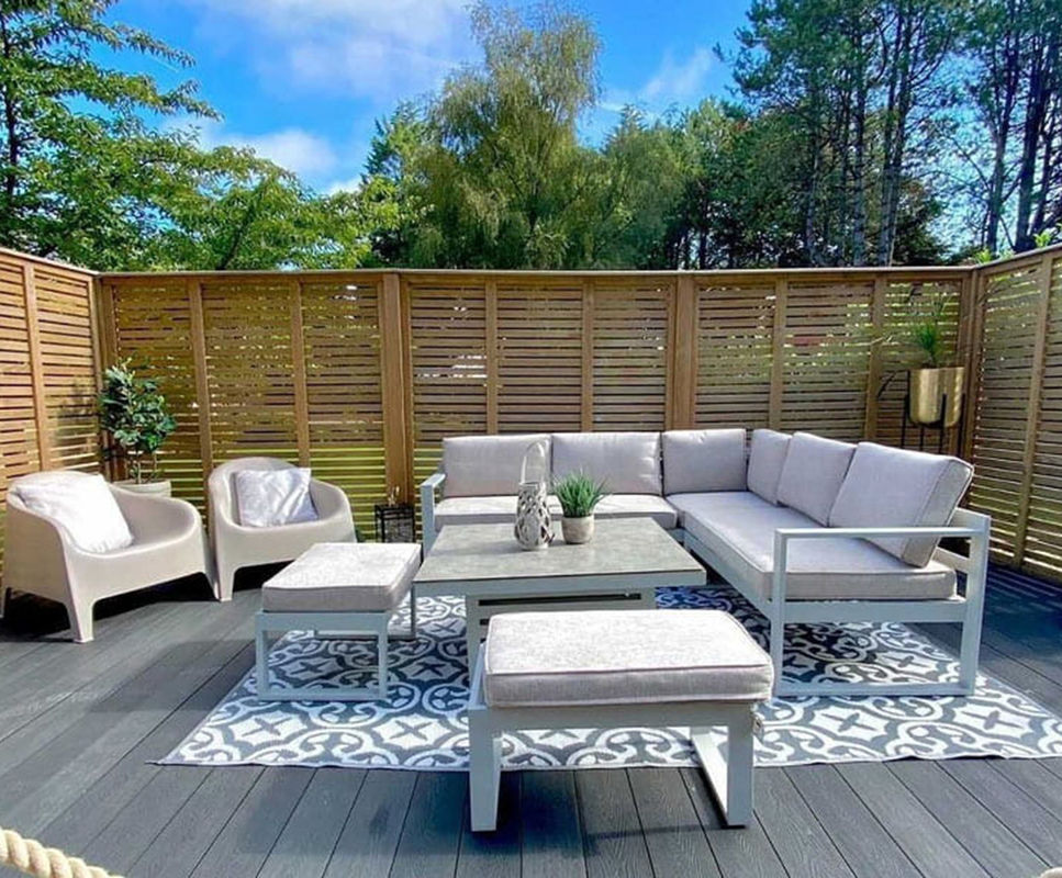 Venetian timber fencing panels | Images