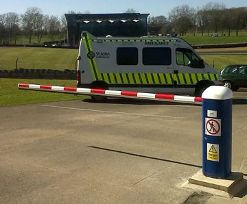 Automatic rising arm barriers | EXTERNAL WORKS