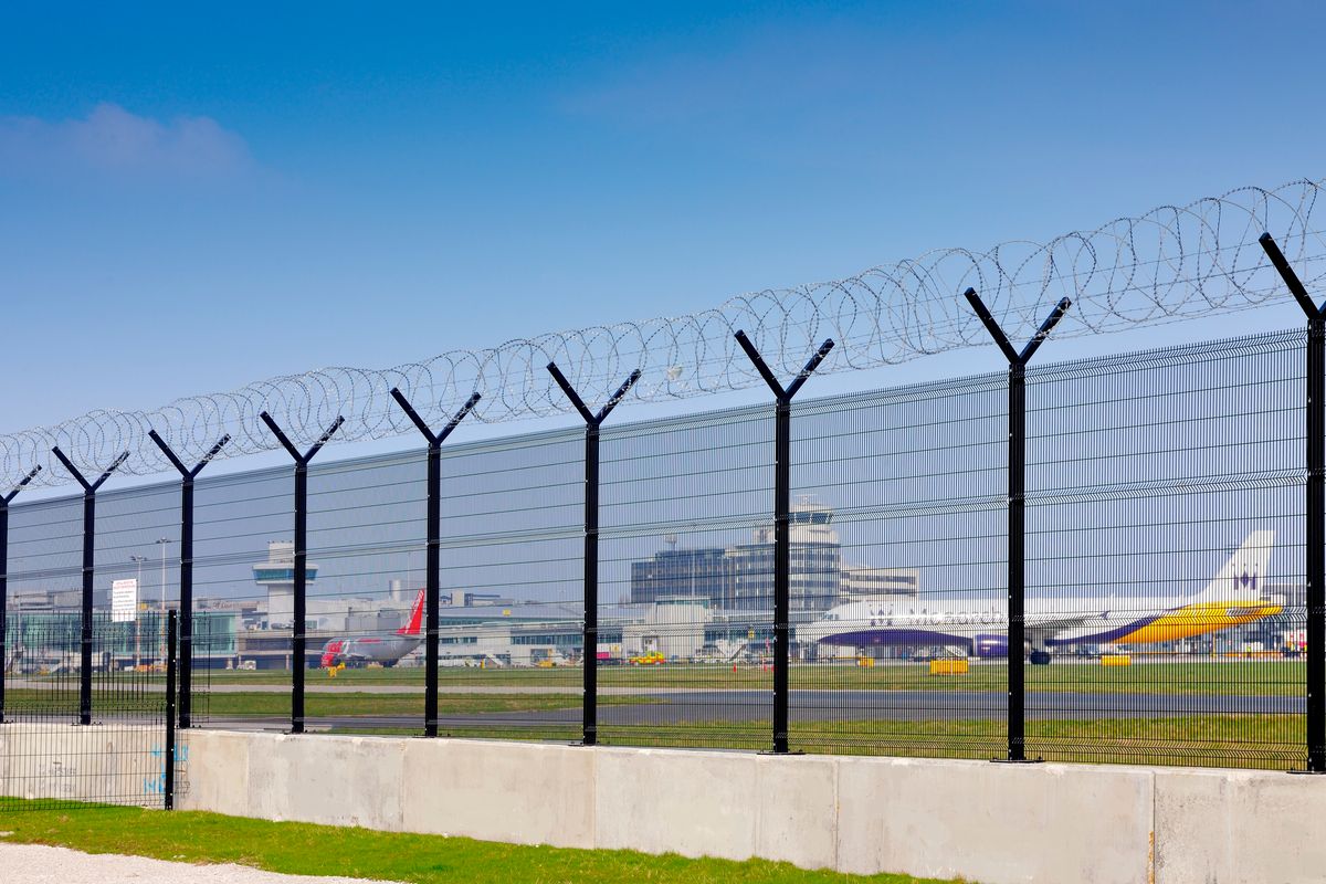 Ultimate Extra S1 security-rated, profiled, rigid mesh fencing | Images