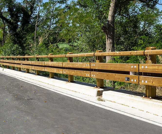 H2BP-01 timber and corten steel safety barrier for bridges | Urban Fencing