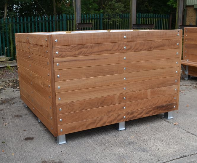 Grenadier movable planter | Street Design