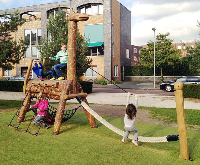 Greg climbing giraffe - robinia wood playground climbing structure ...