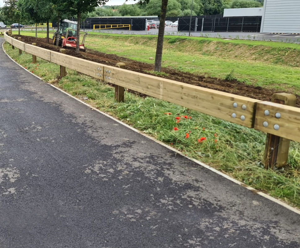 N2 BL01 timber-clad steel crash-rated barriers | Images