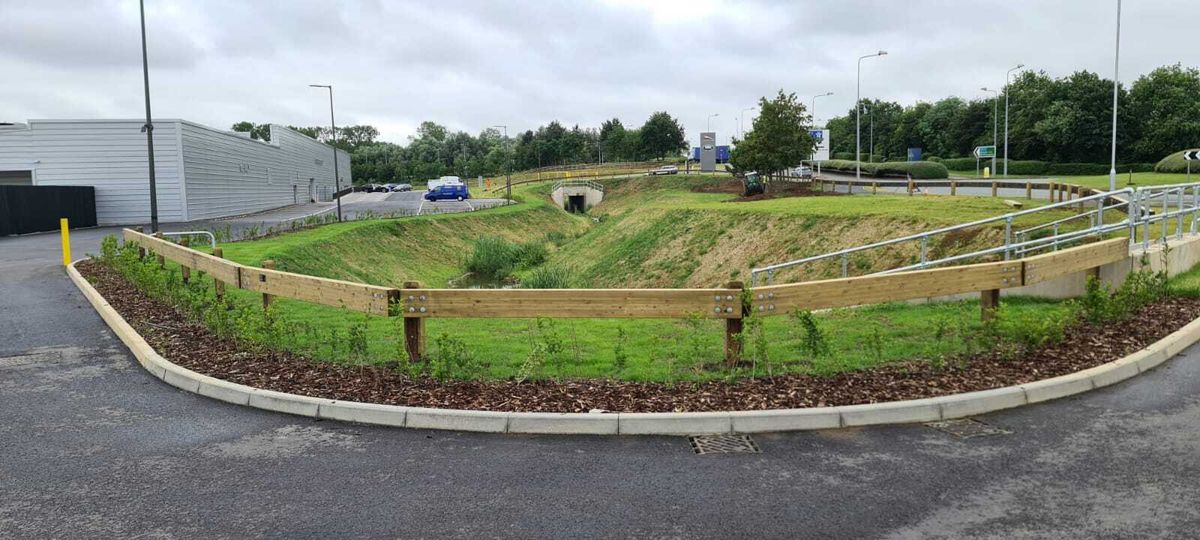 N2 BL01 timber-clad steel crash-rated barriers | Images